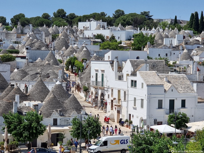 Alberobello - Day trip from Bari to Trulli houses (Italy)