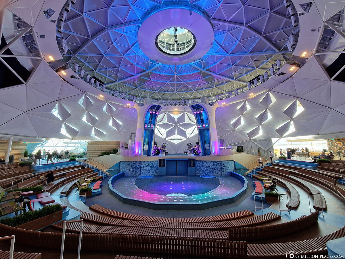 AquaTheater im AquaDome - Foto: Icon-of-the-Seas-Show-Theater-01